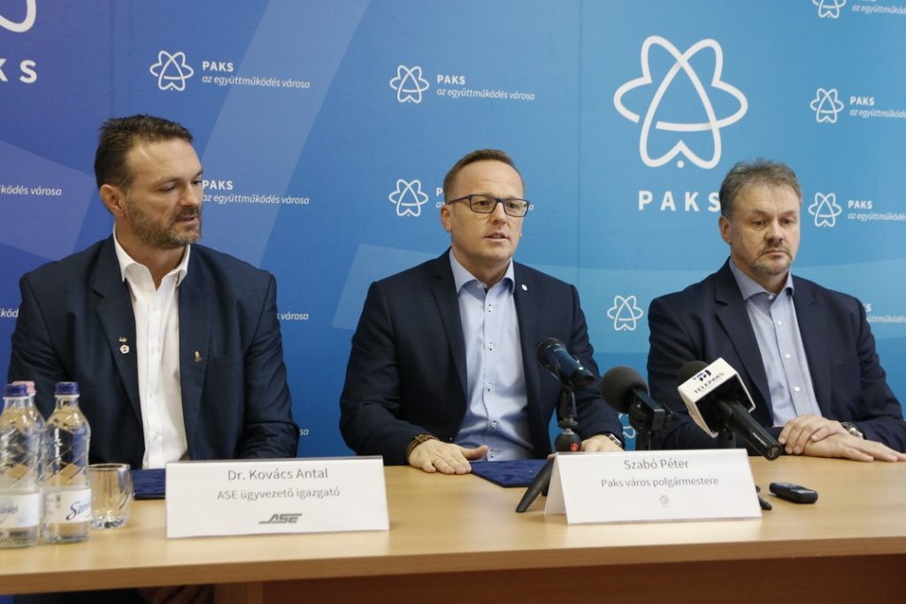 Támogatási megállapodást írt alá Paks Város Önkormányzata és az ...